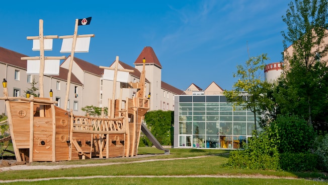 Adventures at Explorers Fabulous Hotel Group, Disneyland Paris